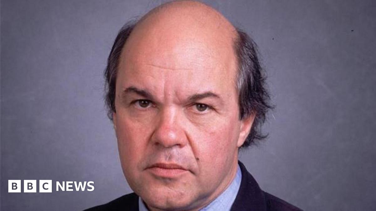 Former Stoke-on-Trent Labour MP and minister Mark Fisher dies - BBC News