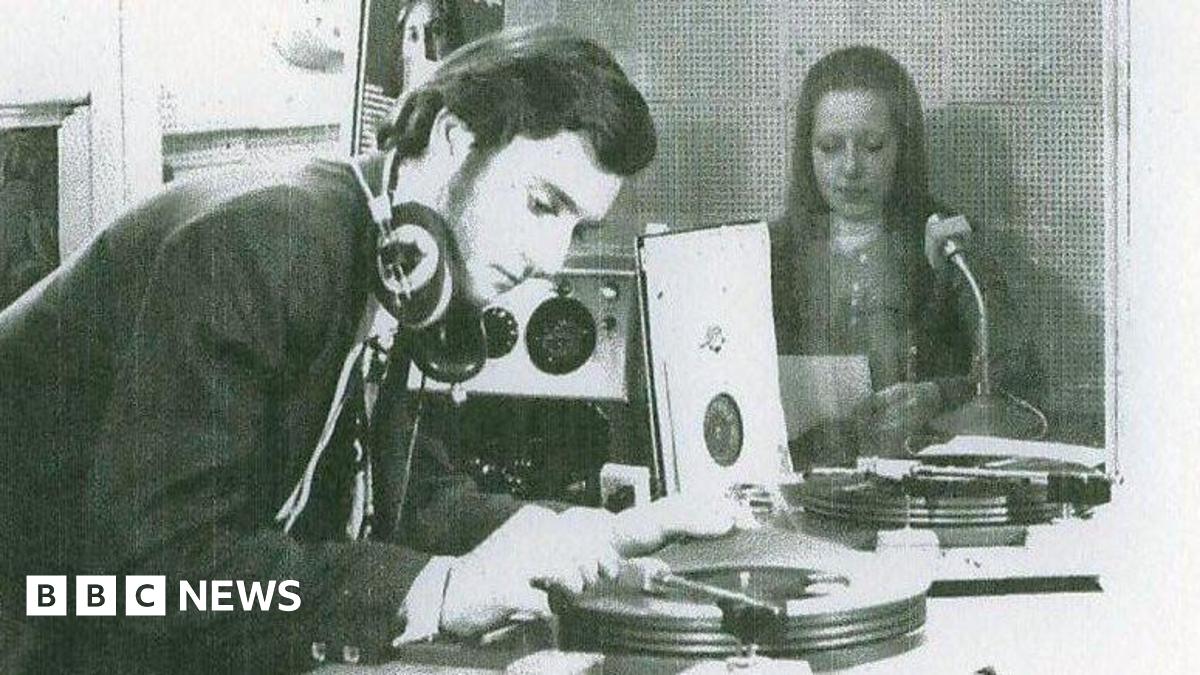 York Hospital Radio volunteer Keith Lea to celebrate 60 years - BBC News