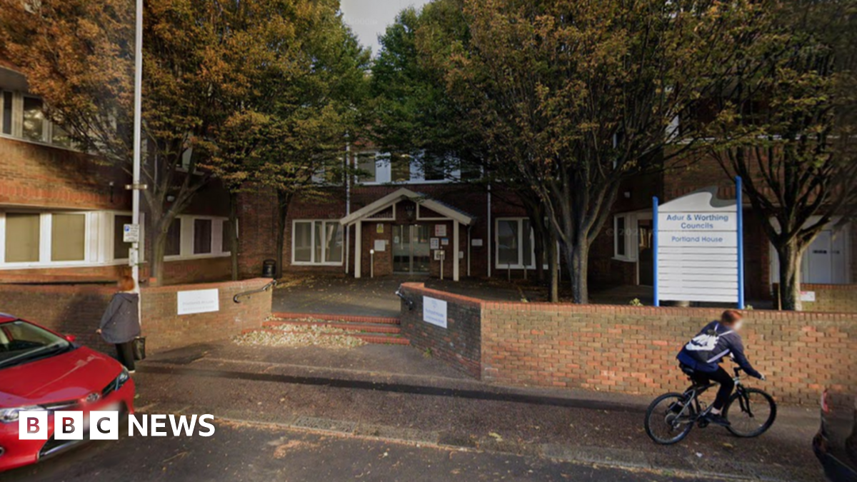 Adur and Worthing council tax to be doubled on second homes - BBC News