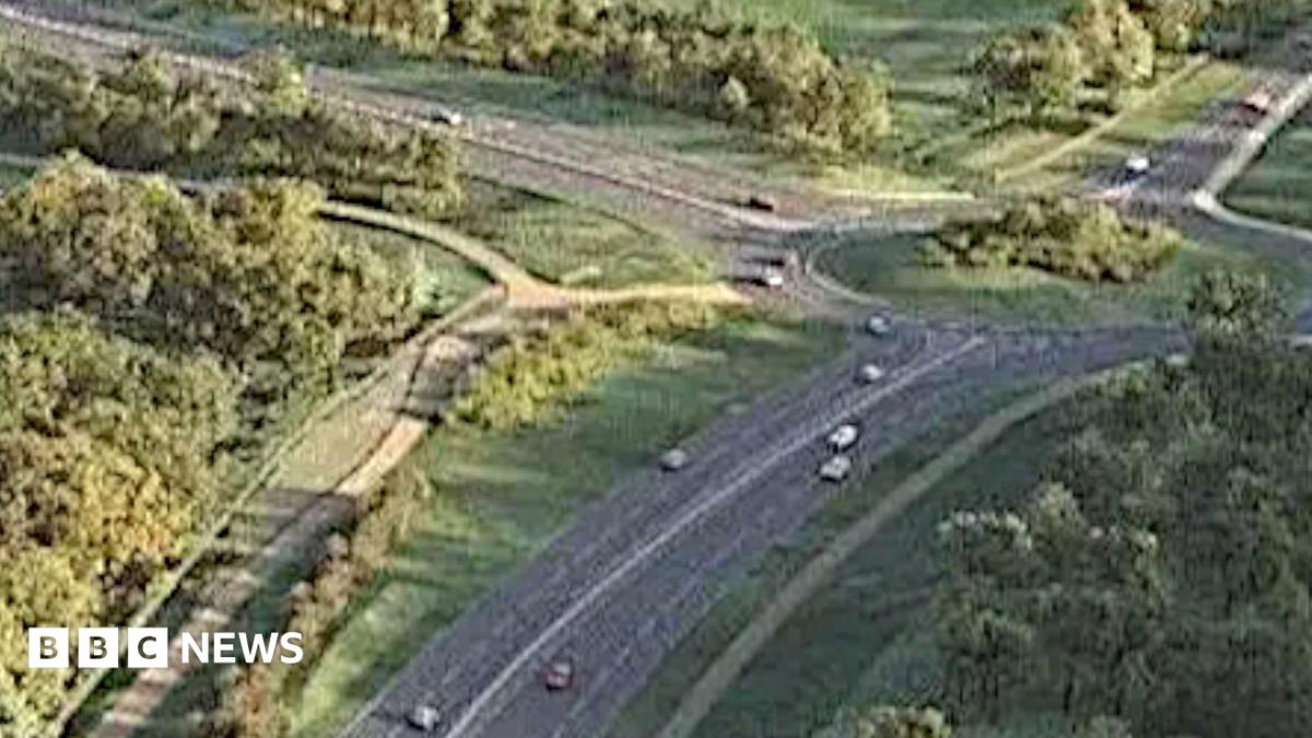 Norwich Western Link: Claim Norfolk County Council has no plan B - BBC News