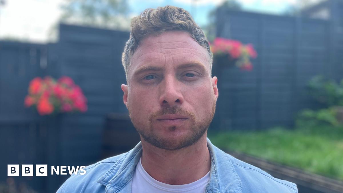 'I was evicted and lost £20,000 in a rent scam' - BBC News