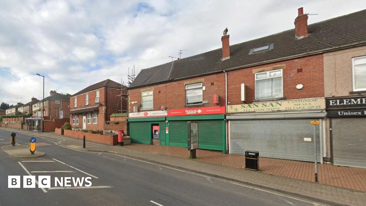 Brampton post office closure temporary, says firm - BBC News