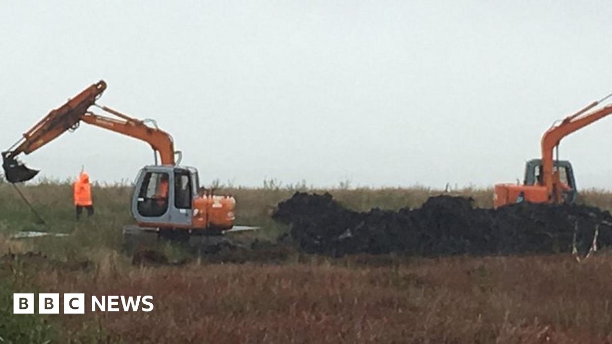 'Disappeared' dig site: Irish Army explodes mortar bomb - BBC News
