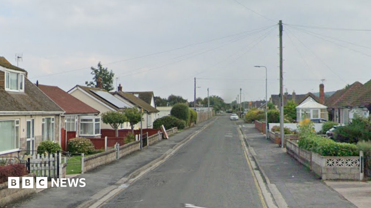 Prestatyn dishwasher fire: Two children in hospital - BBC News