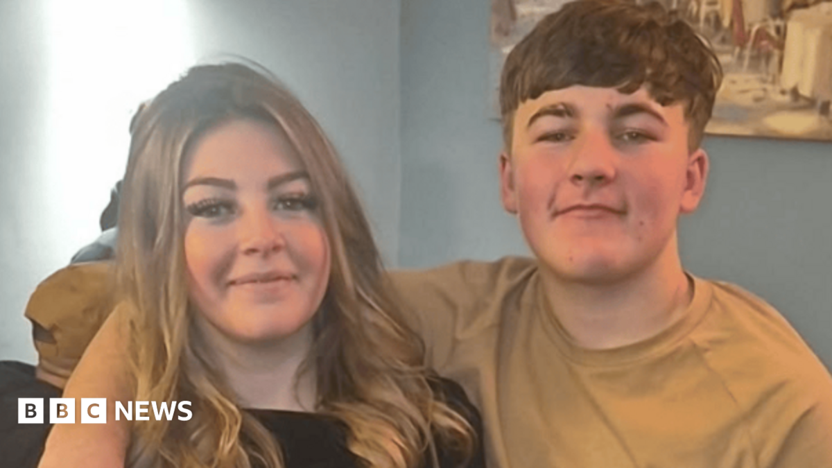 Tributes paid to teens who died at East Yorkshire holiday park - BBC News