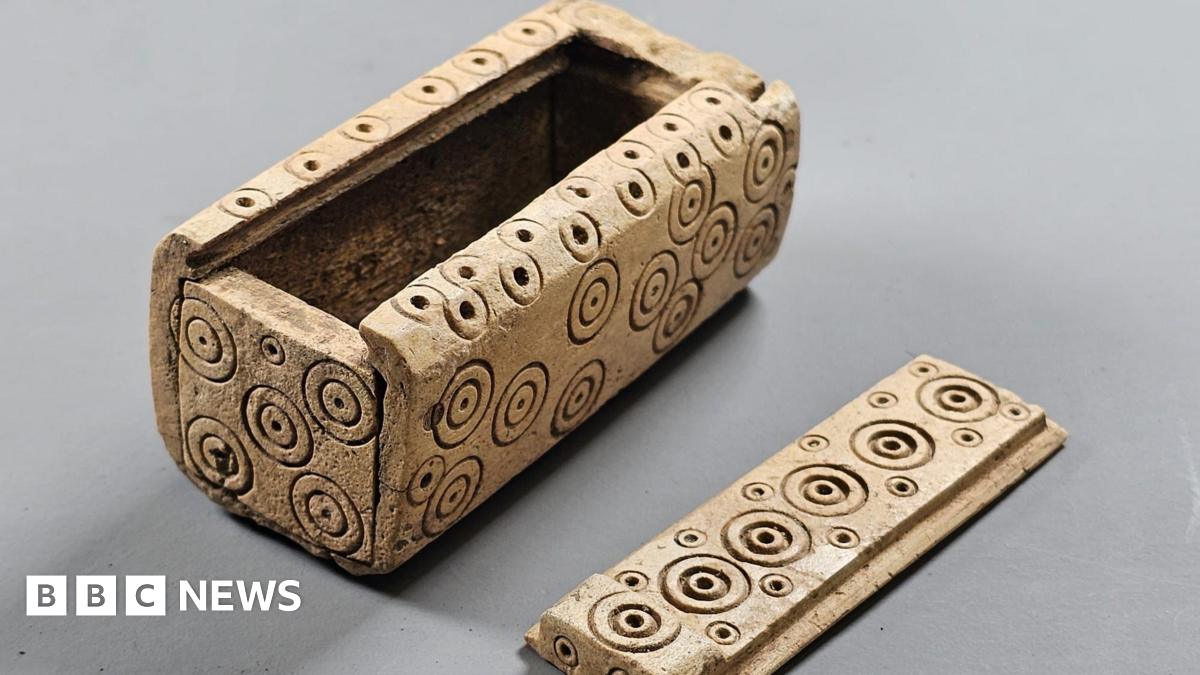 'Extraordinary' Roman era bone box found in Worcestershire town - BBC News