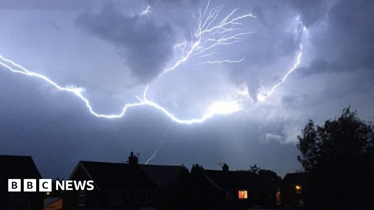In pictures: Lightning and hail storms across northern England - BBC News