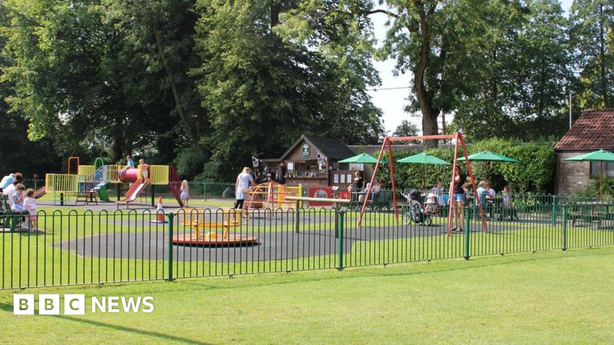 Shepton Mallet playground set for £200,000 redevelopment - BBC News