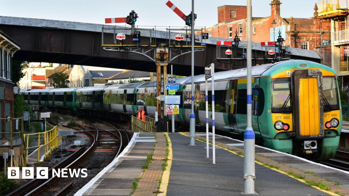 Train passengers warned ahead of nine-day rail closures - BBC News