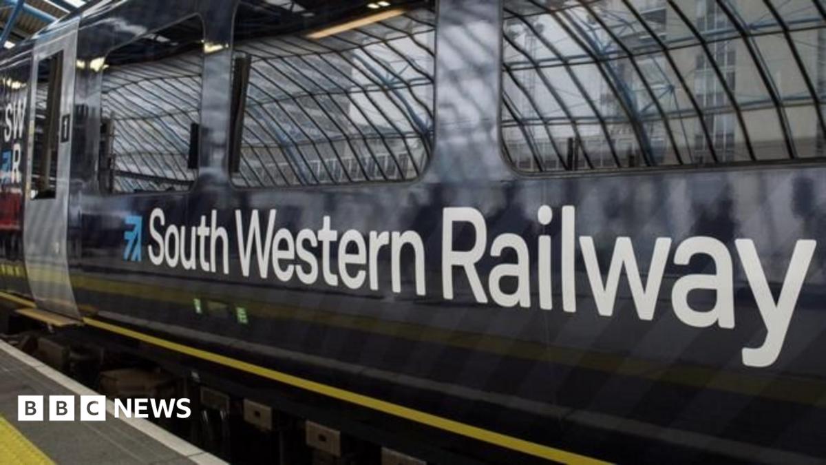 Devon rail lines reopen after landslip - BBC News