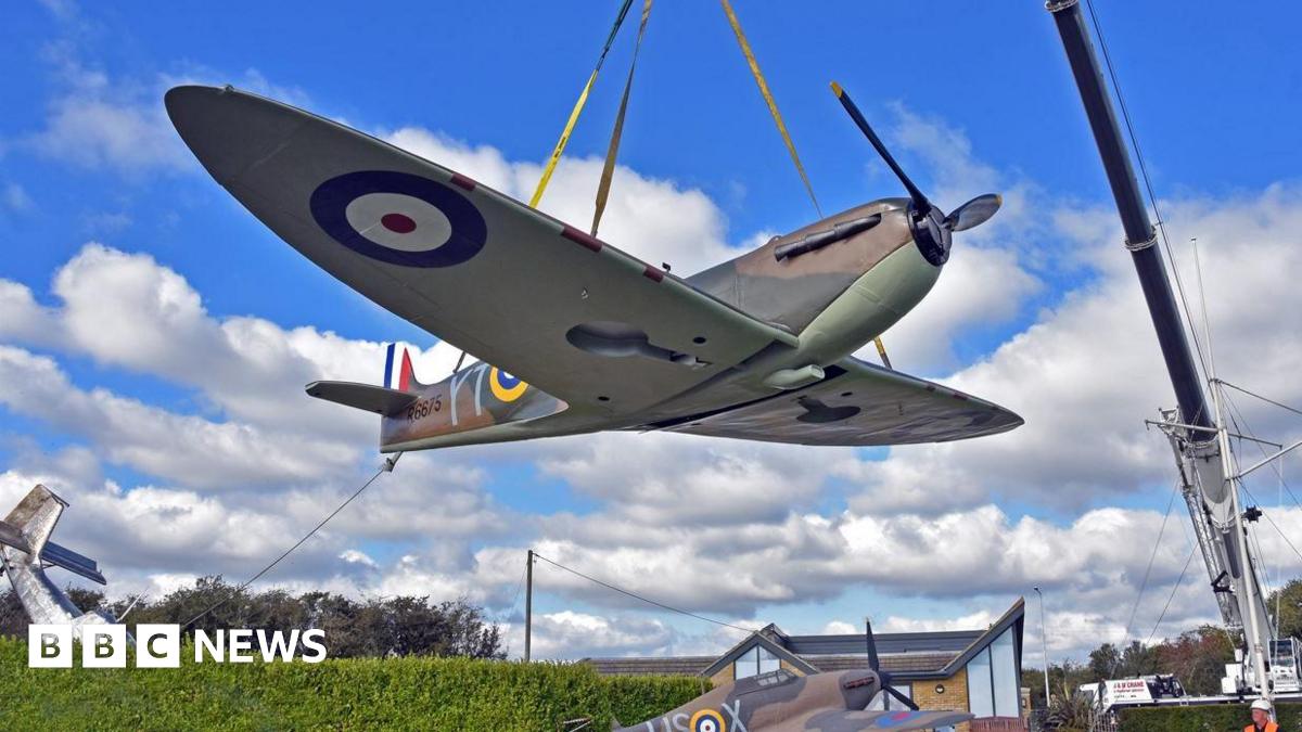 Remembrance Day: WW2 Memorial's Spitfire gets replacement - BBC News