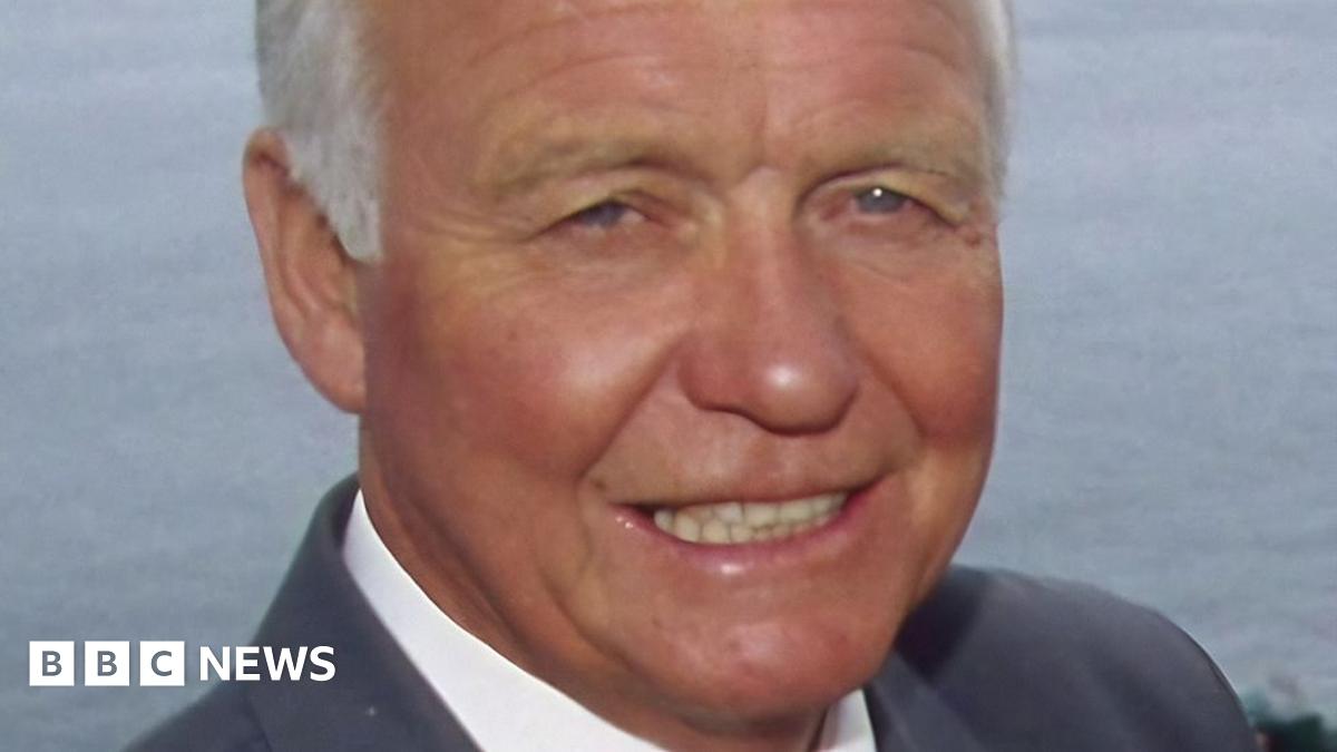 Memories shared at funeral of BBC weather forecaster Craig Rich - BBC News