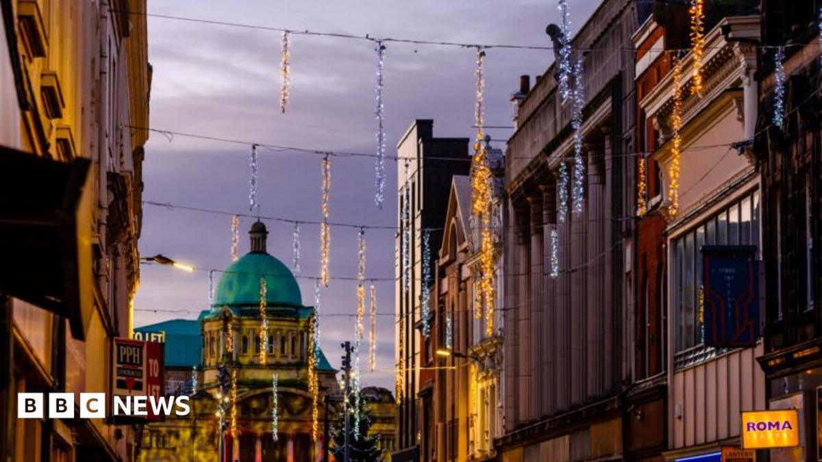 Hull's Christmas event marks start of festivities - BBC News