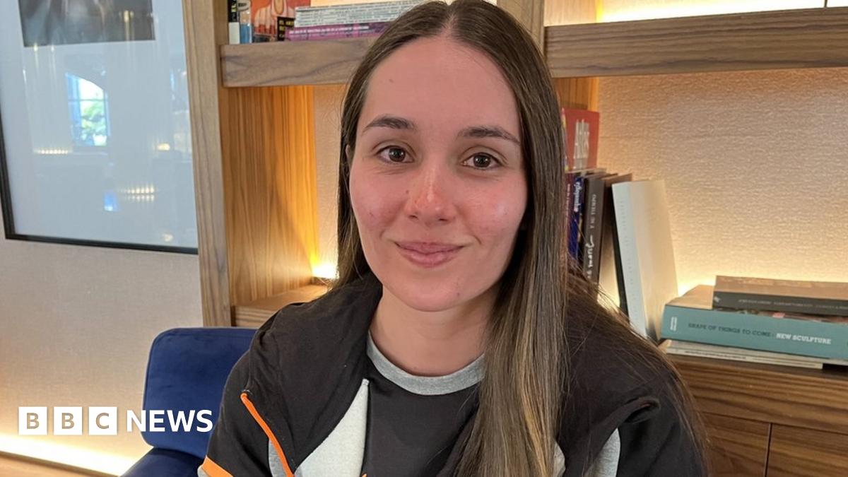 Valencia fire: Last couple saved hail dramatic rescue - BBC News