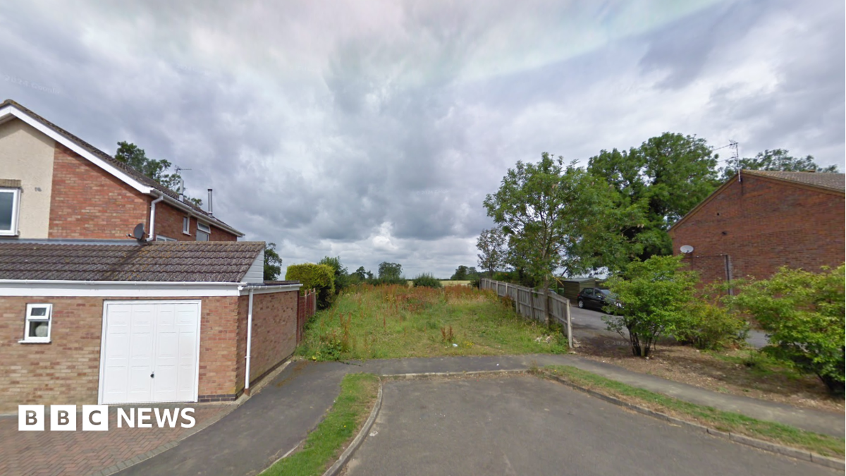 Proposal to build 170 homes on edge of Fleckney - BBC News
