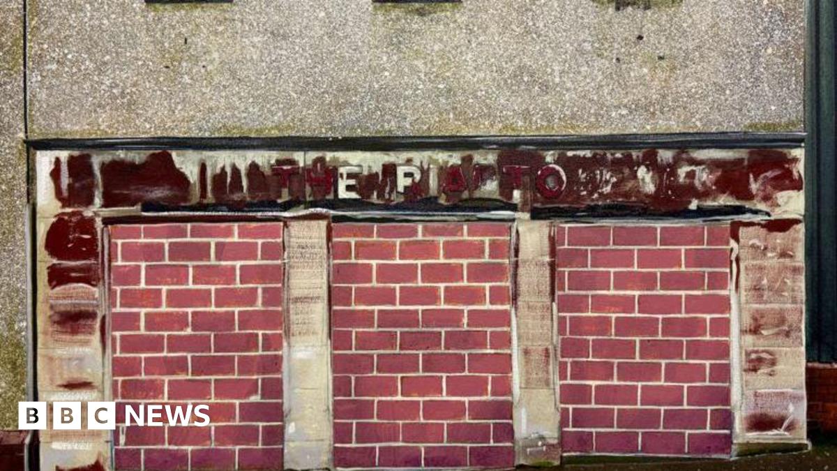 County Durham Mining Exhibition explores loss and landscape - BBC News