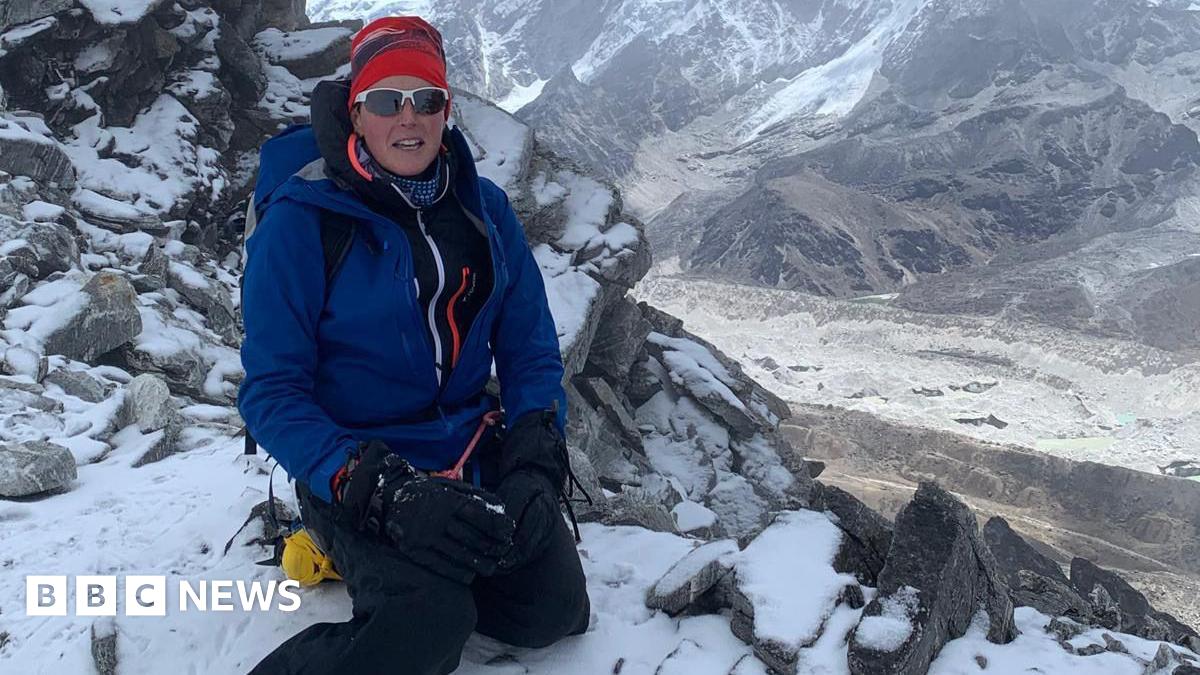 Woman with incurable cancer elated at reaching Everest summit - BBC News