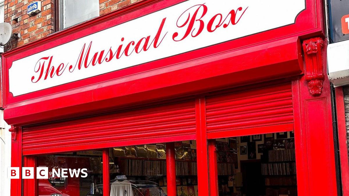 Musical Box: Liverpool's oldest record shop to get blue plaque - BBC News