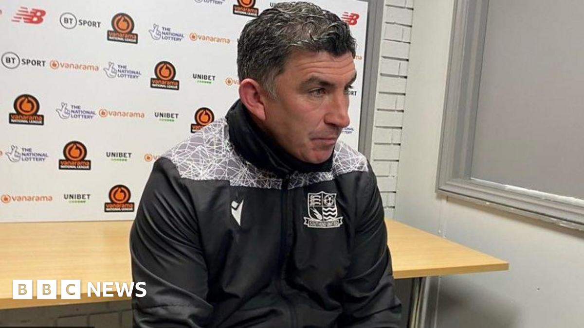 Southend United: Blues boss to receive Freedom of the City - BBC News