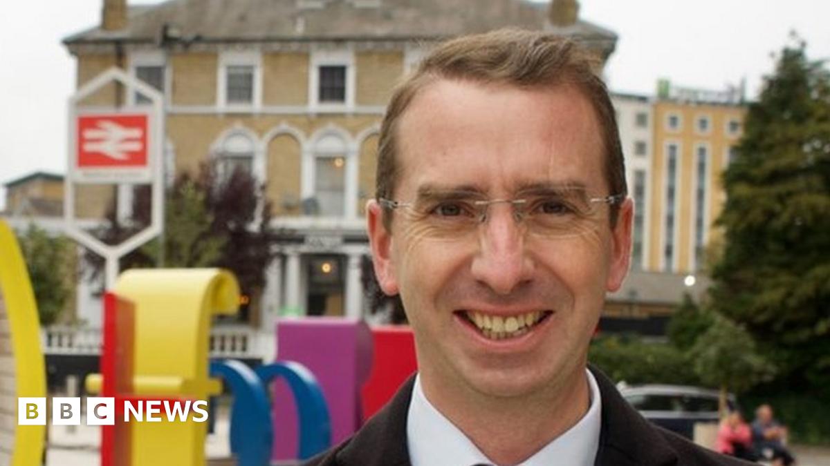 Watford mayoral election: Lib Dem Peter Taylor re-elected - BBC News