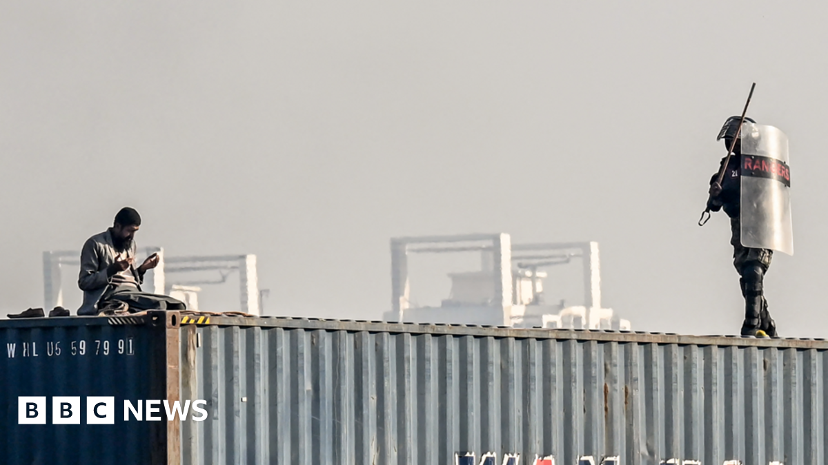 Imran Khan: Pakistan forces accused of pushing man off containers in ...