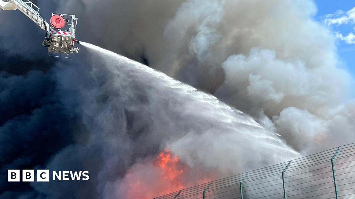 Sackers boss says cause of scrap yard fire 'totally expected' - BBC News