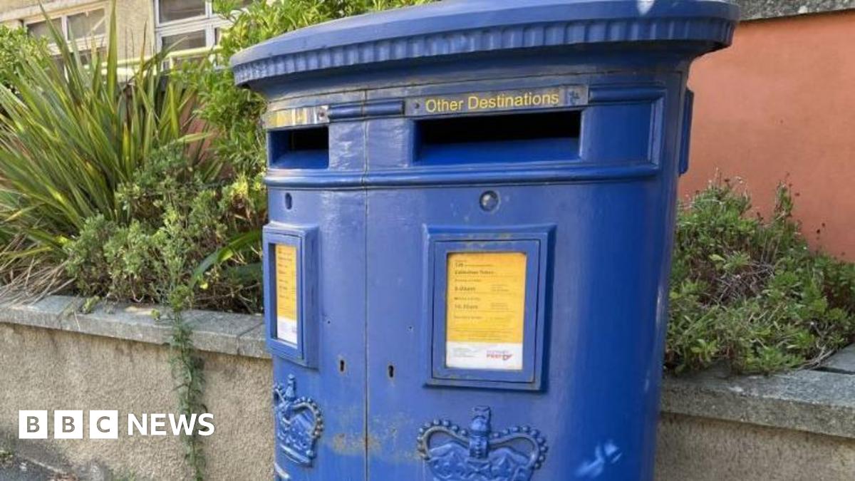 Cuts to Guernsey's 'iconic' post boxes confirmed - BBC News