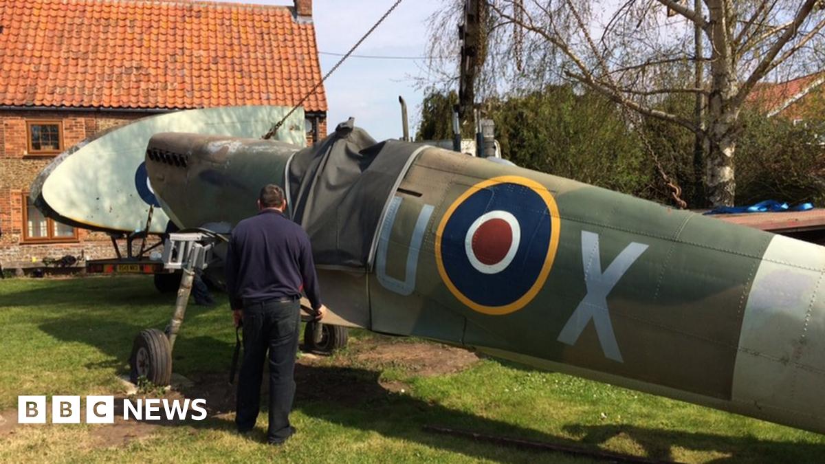 Norfolk man restores Spitfire in front garden over seven years - BBC News