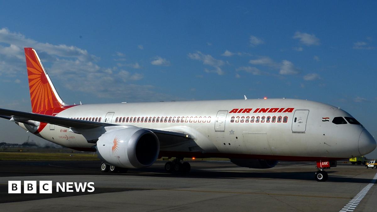 Police investigate Indian MP who beat airline employee - BBC News