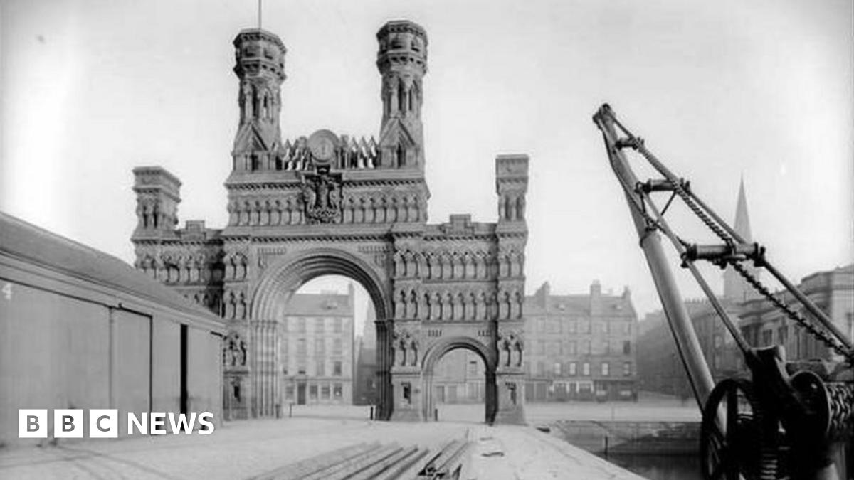 Dundee's Royal Arch remade in cardboard - BBC News