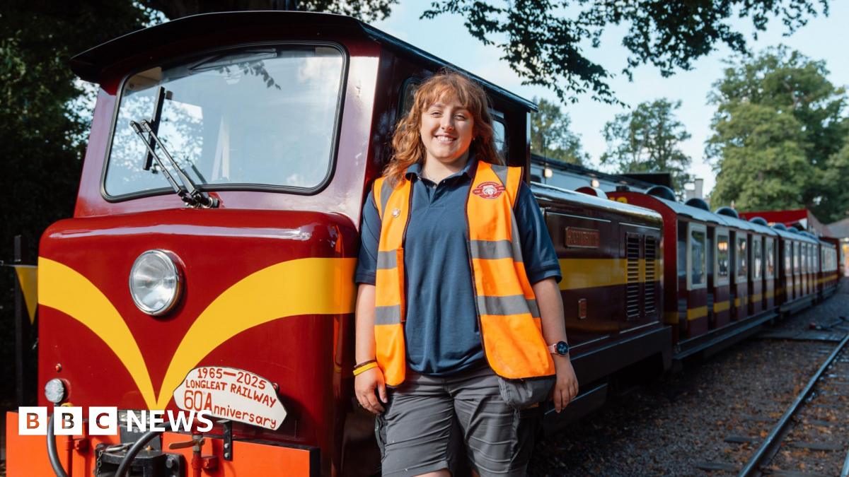 Wiltshire in Pictures: Longleat train, outdoor art and cyclists - BBC News