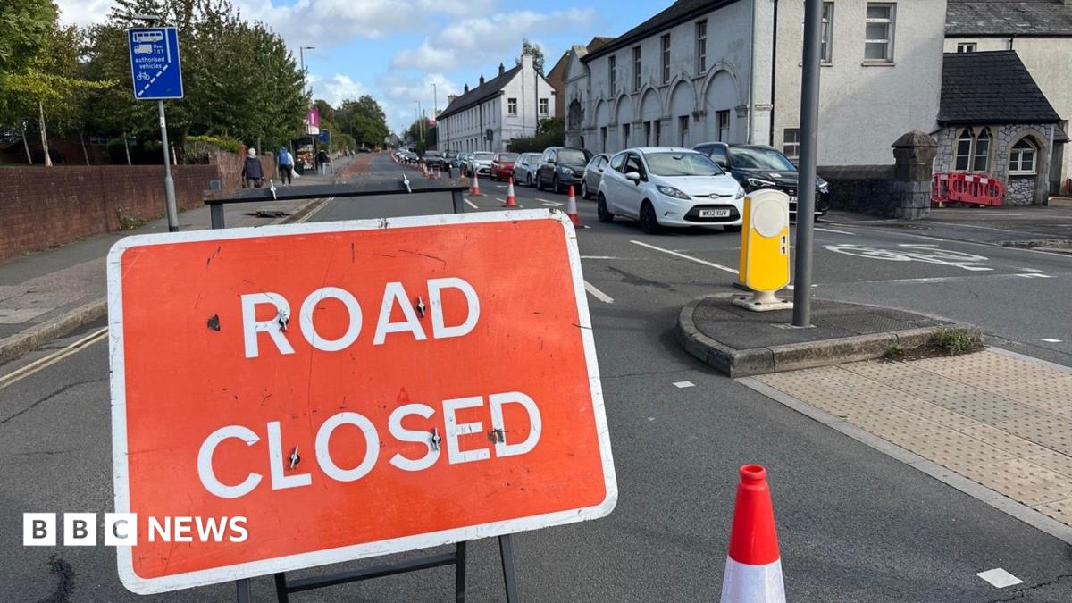 Heavitree Road in Exeter closed for an extra week - BBC News