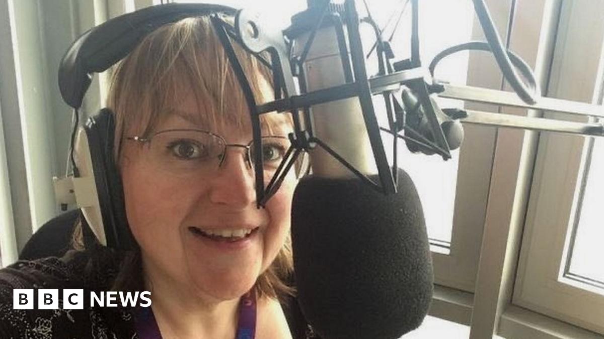 Tributes to Redcar radio presenter Julie Donaldson - BBC News