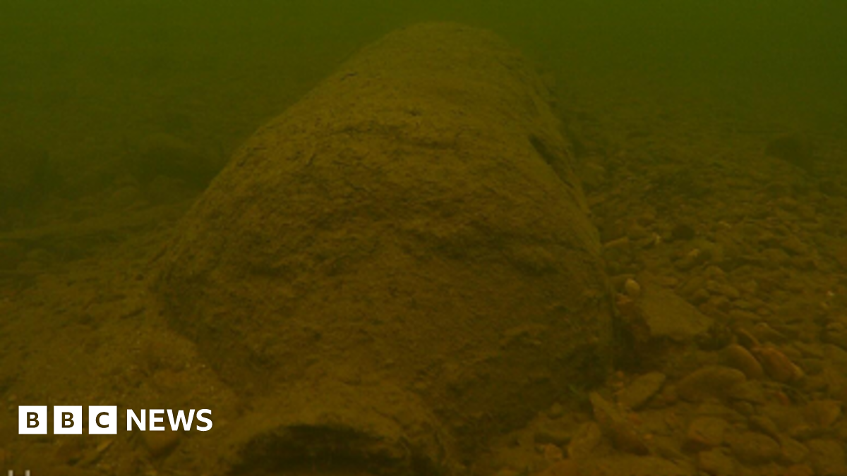 WW2 bomb found in North Yorkshire river destroyed - BBC News