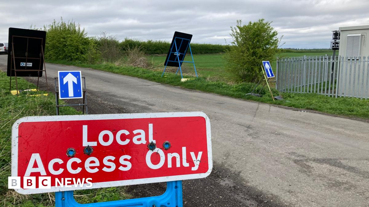 A1 roadworks: Drivers condemn 'ridiculous' rural one-way system - BBC News