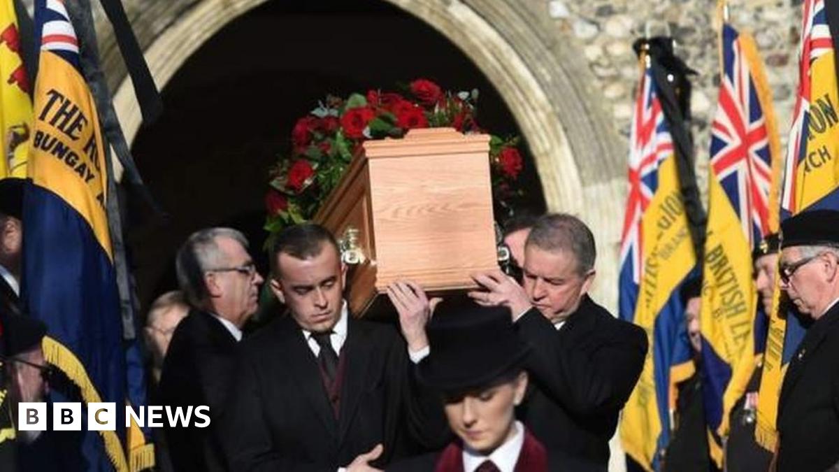 Ormesby veteran Reginald Watson given fitting service after social ...