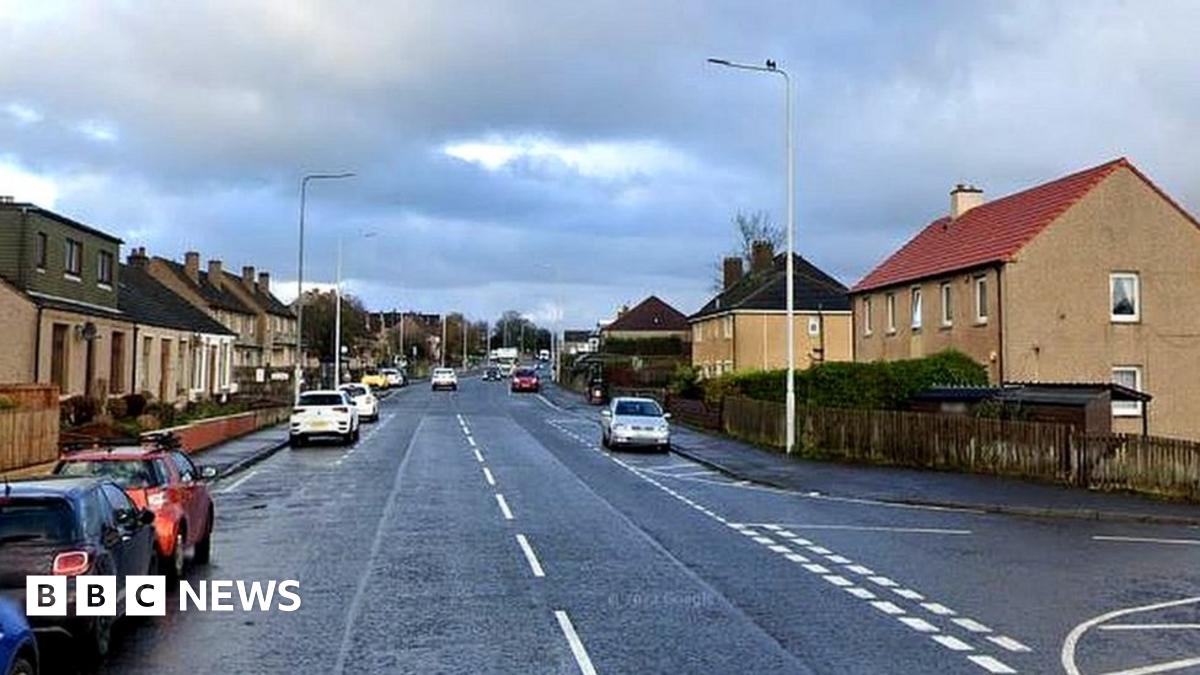 Man, 24, arrested after pedestrian killed in Cowdenbeath crash - BBC News