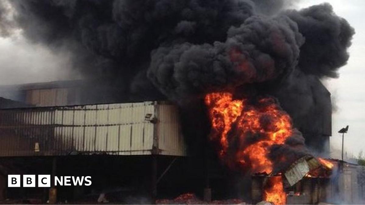 Investigation into cause of factory fire in Llanelli - BBC News