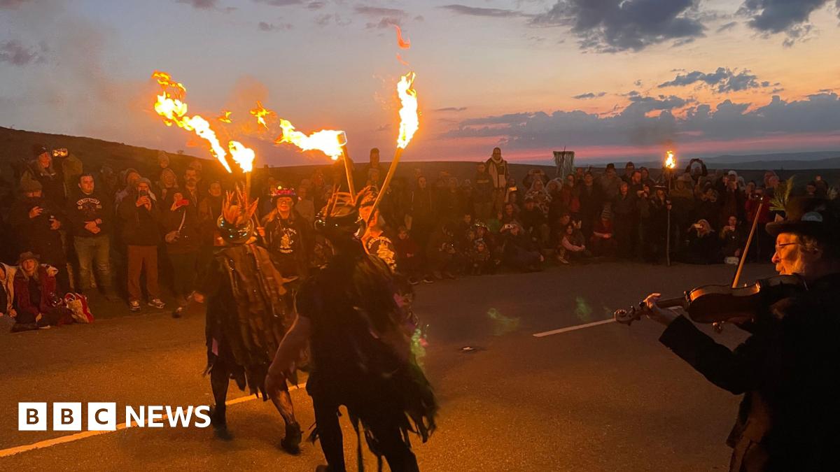 Hundreds gather to celebrate rising of sun of May day - BBC News