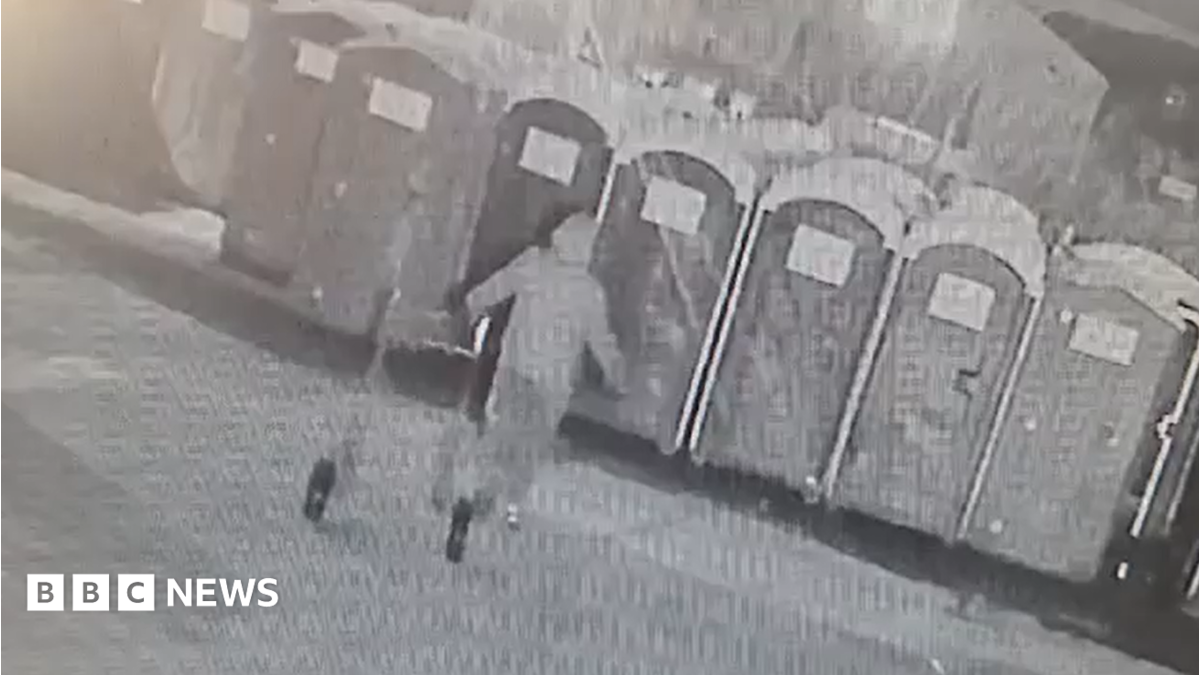 Portable toilets stolen from Banbury depot - BBC News