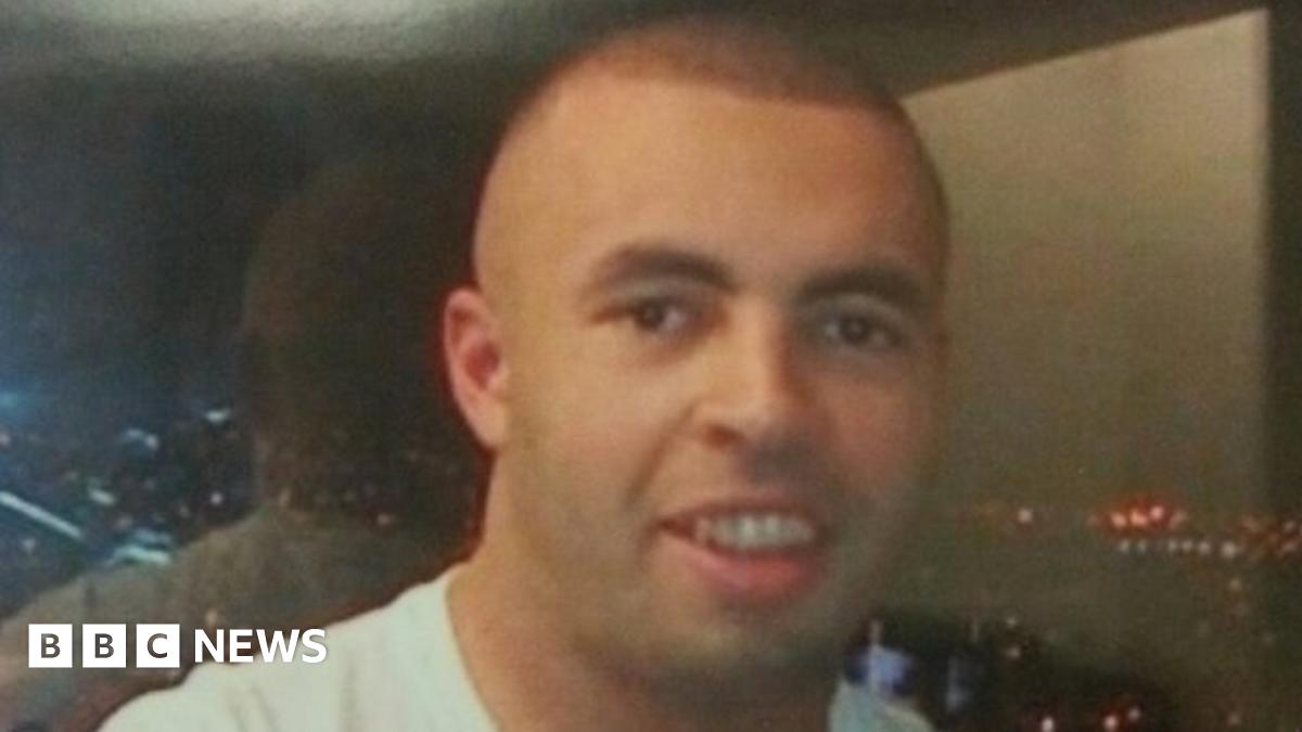 Man guilty of Greater Manchester pub shooting murder - BBC News