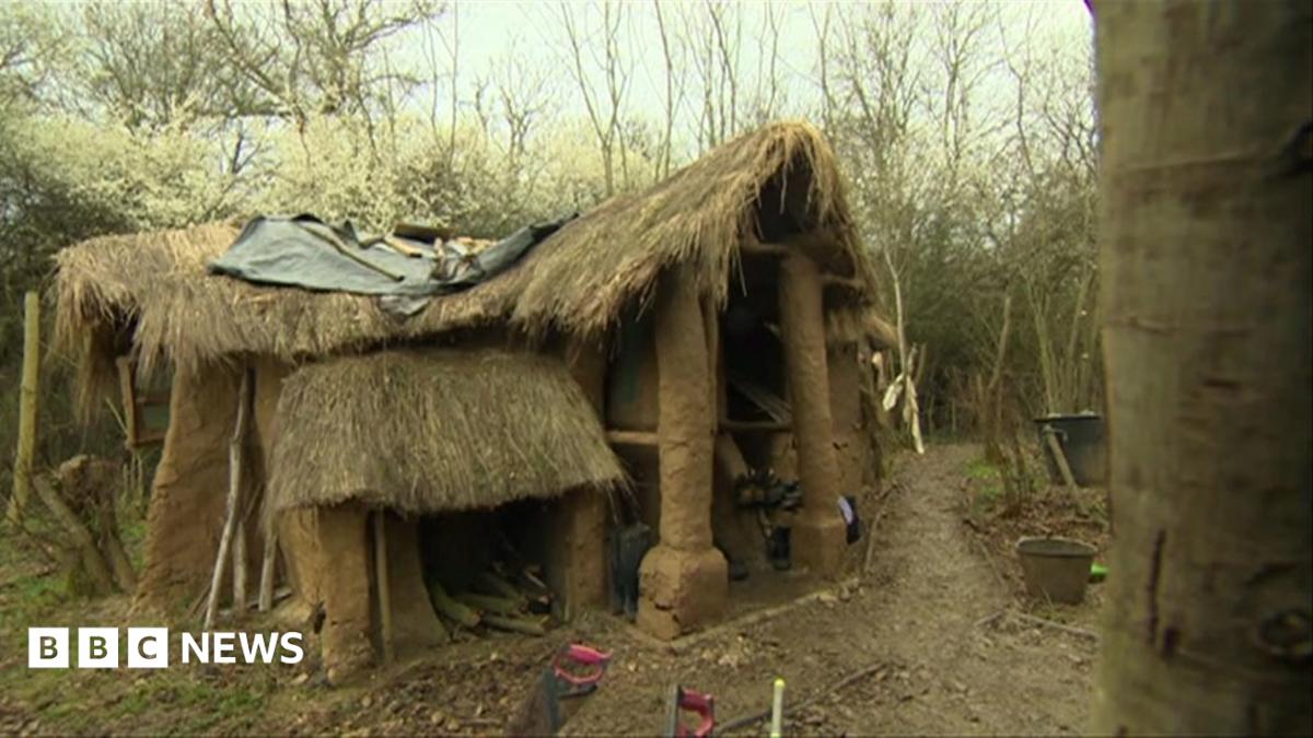 Man told to leave self-built mud hut in London woodland - BBC News