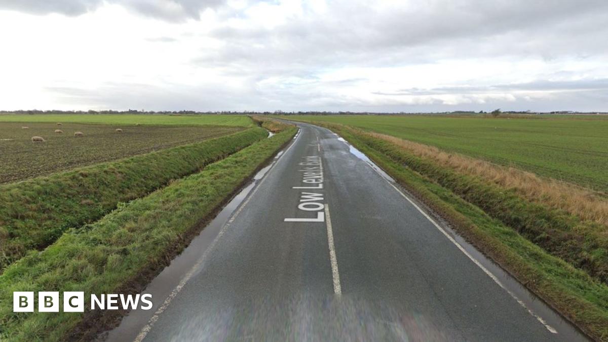 Doncaster: Man dies in two-car crash - BBC News