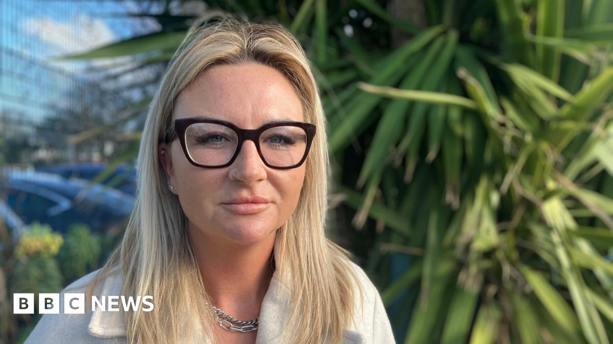 Sussex: Families back NHS hospital trust manslaughter probe - BBC News