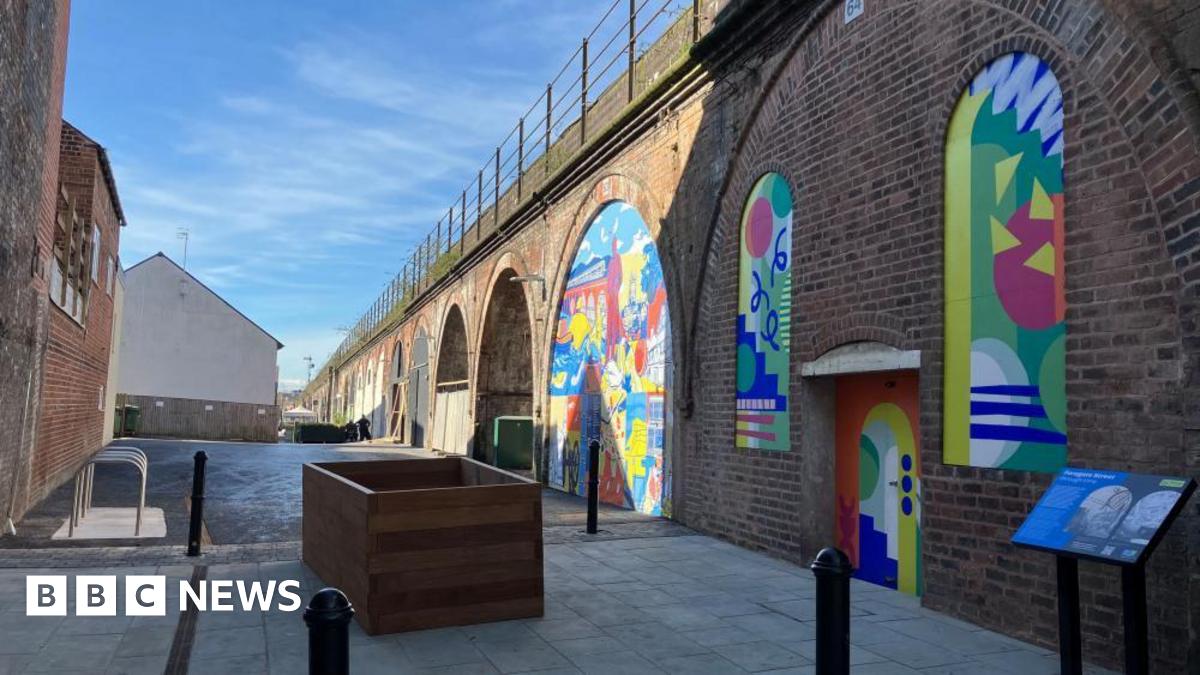 Praise for mural-filled city route to Worcester riverside - BBC News
