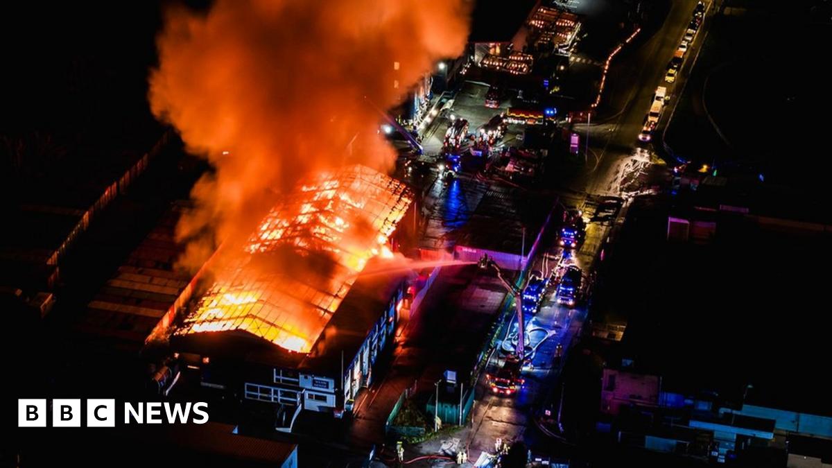 Newport: Nursery burns down in huge industrial estate fire - BBC News
