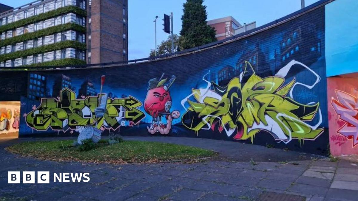 Four held after man injured in Wolverhampton skate park attack - BBC News