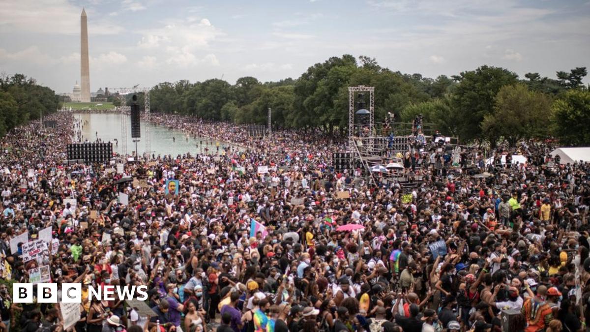 In pictures: Thousands gather for historic March on Washington - BBC News