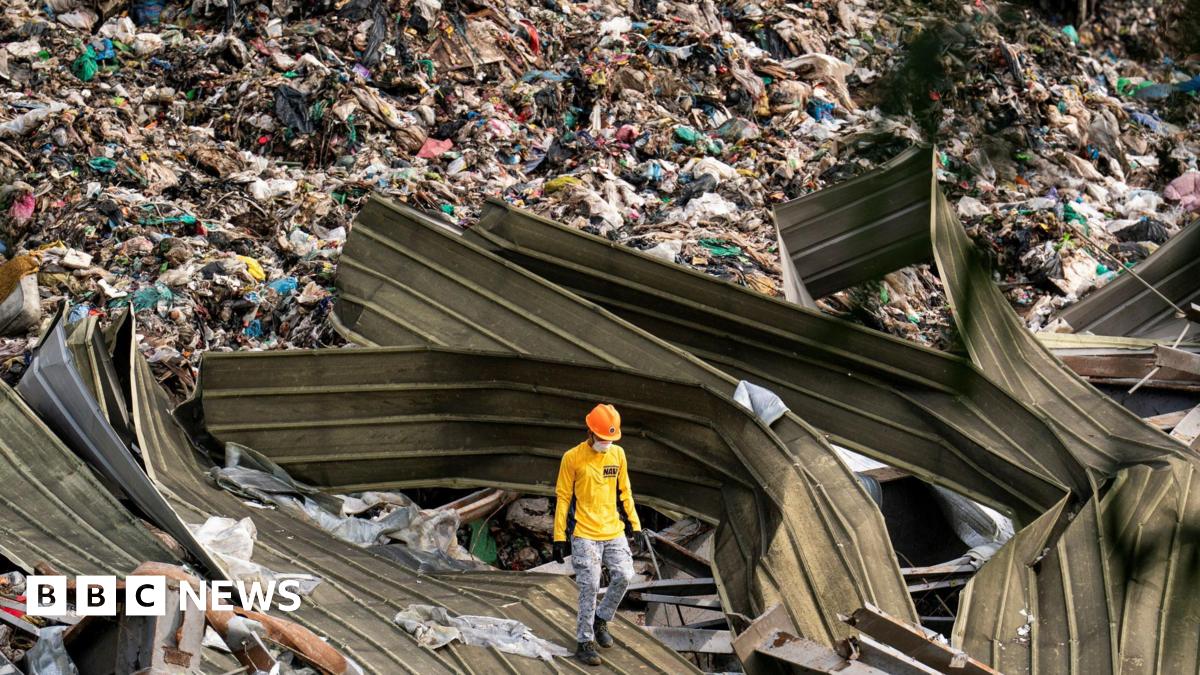 Philippines landfill collapse: Death toll rises to 11 - BBC News