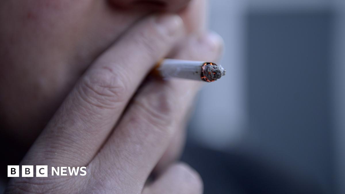 Smoking ban: Northern Ireland on course to join UK-wide law - BBC News
